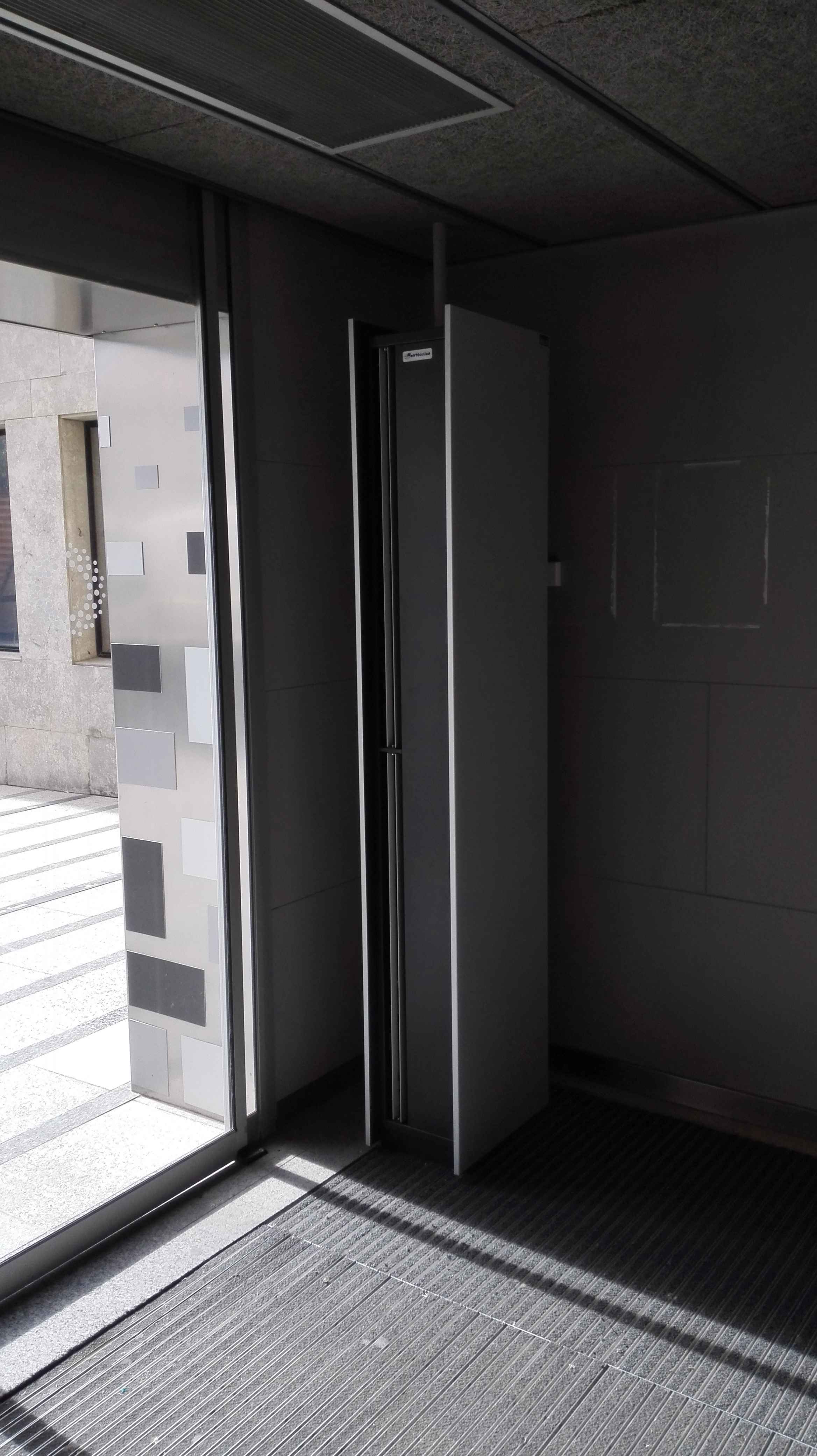 Zen air curtain with air disinfection and purification technology